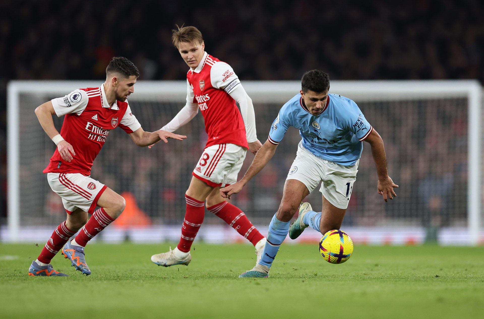 One Arsenal midfielder now leads PL in impressive stat, he's ahead of ...