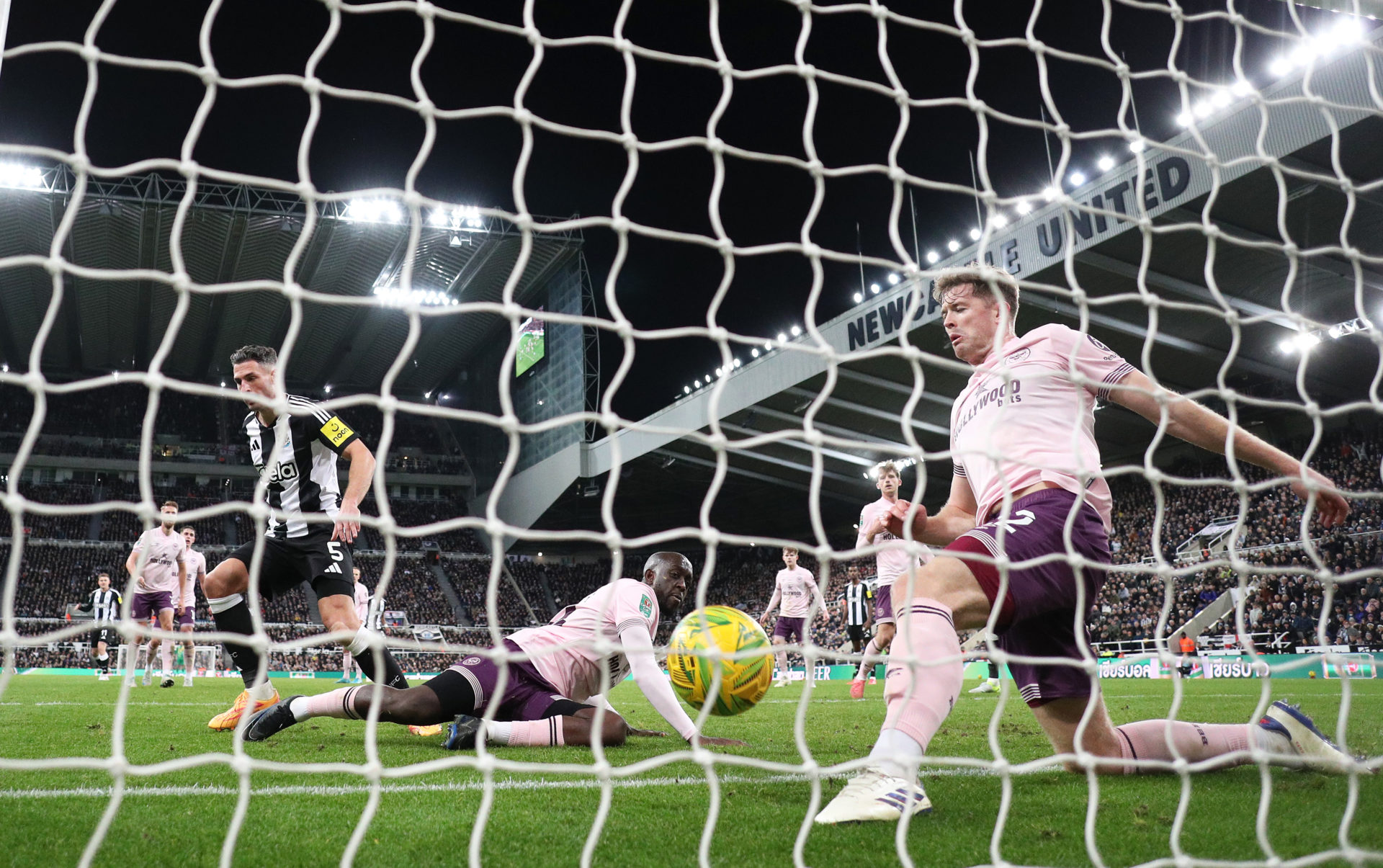 Arsenal eye shock move to sign 'unbelievable' Premier League striker ...