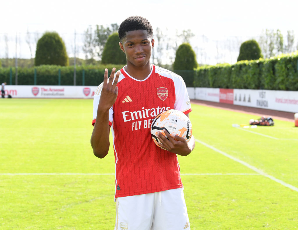 Arsenal spared transfer embarrassment as Manchester United set to make ...